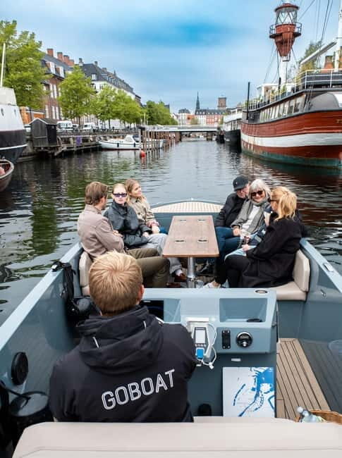 Copenhagen: Electric Boat Canal Tour with Guide