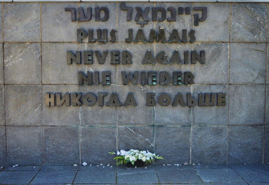 Dachau: Private Guided Walking Tour