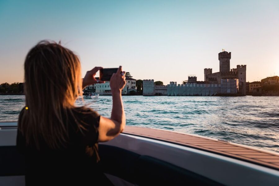 Desenzano del Garda: Sunset Boat Trip at Sunset with Drink
