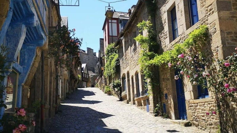 Dinan: Painting experience in a café