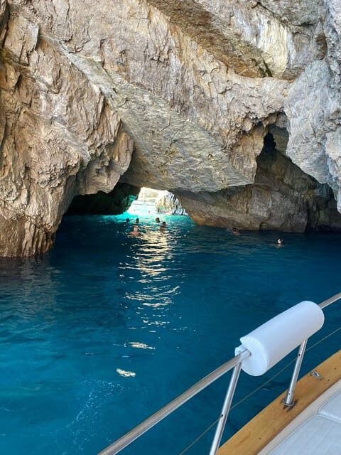 Discovering the island of Capri by boat Fratelli Aprea open 750 - FAQ: Your Questions Answered
