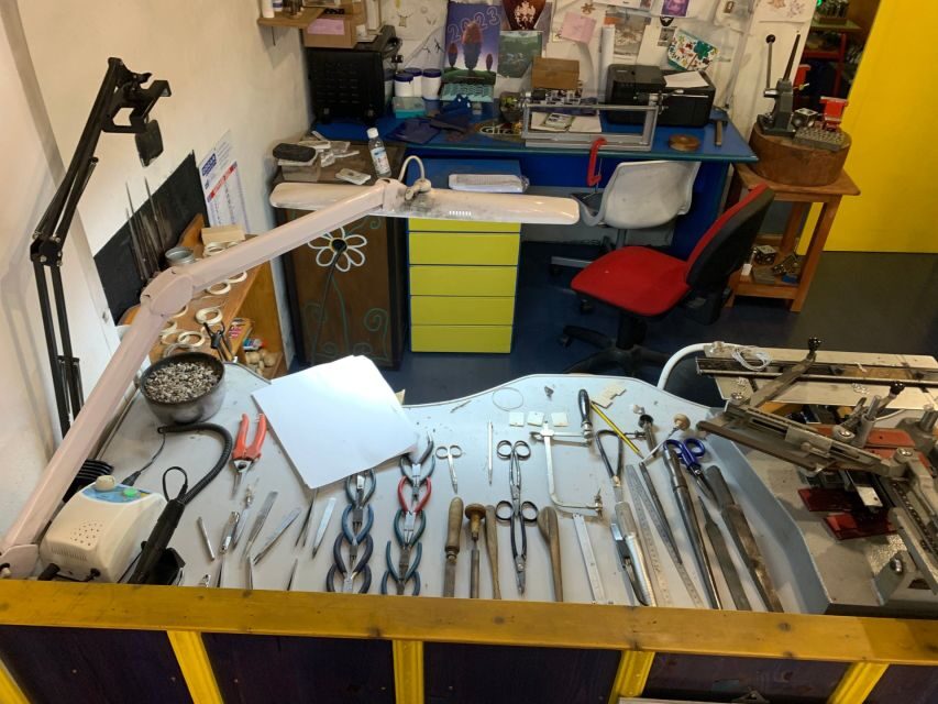 Dorgali: visit a goldsmith's lab of the Sardinian filigree