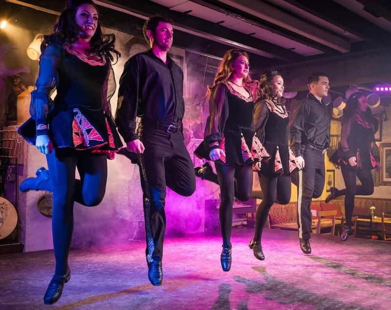 Dublin: Irish Dinner & Dance Show at Johnnie Foxs