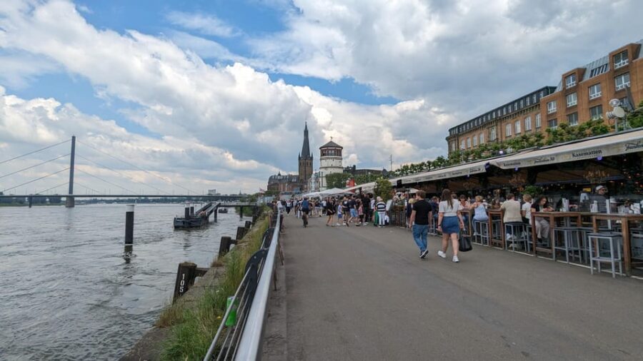 Düsseldorf: Tipping based - Old Town Walking Tour