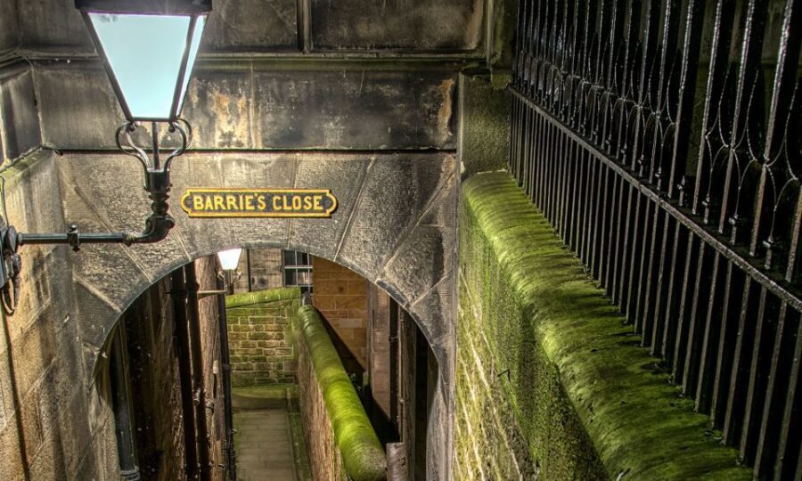 Edinburgh: 2-Hour Ghost Tour in Italian