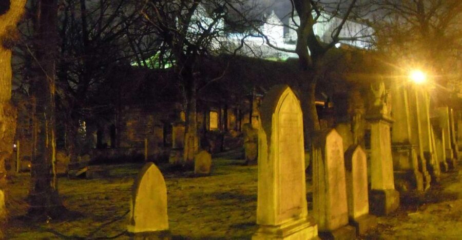 Edinburgh: 2-Hour Ghost Tour in Spanish