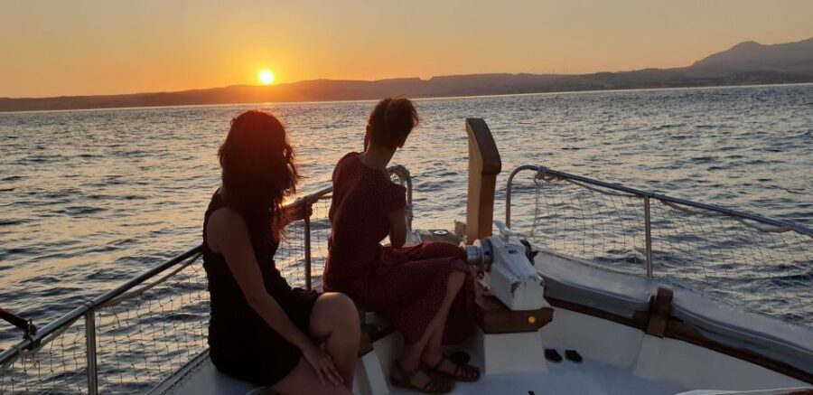 Estepona: Sunset boat trip & Cava & Tapa