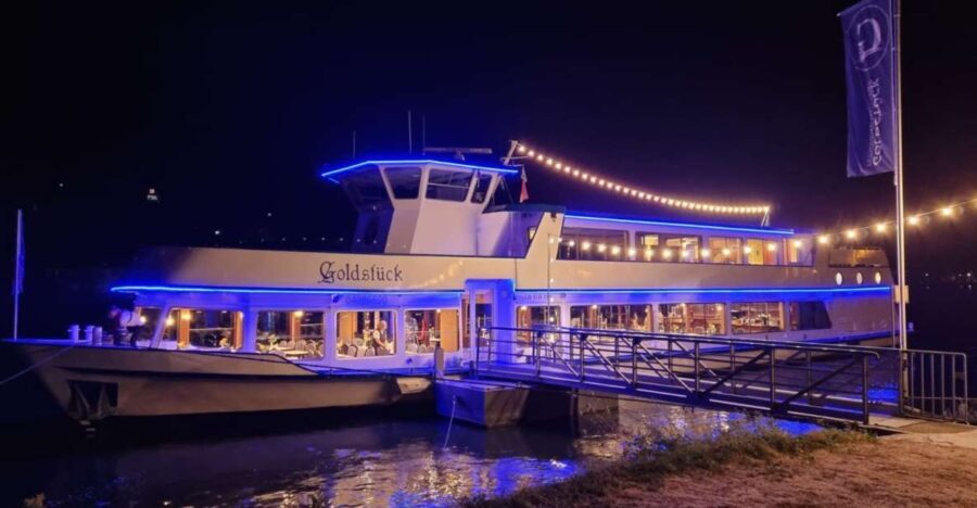 Evening-Cruise to the fireworks of the Cochemer Winefest.