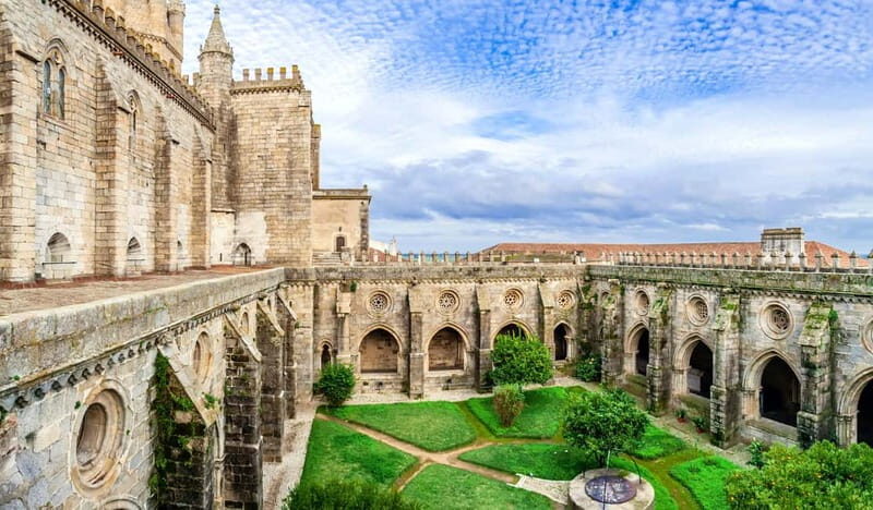 Évora Full Day Tour on a Luxury Mercedes