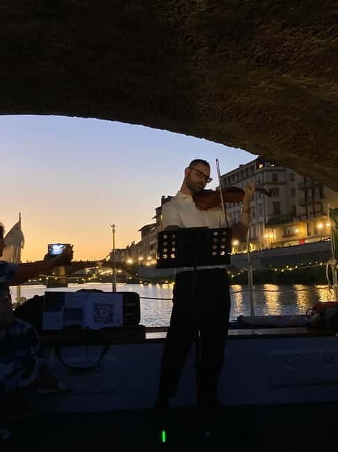 Florence: Arno River Cruise with a Live Concert