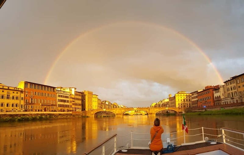 Florence: Arno River Cruise with Aperitivo