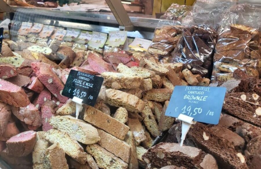 Florence: Food & Souvenir Tour with Tastings and a Coffee