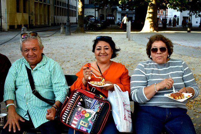 Food tasting & Historical walk