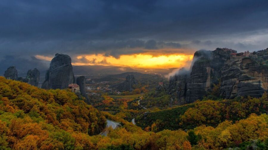 From Athens: 3 Days in Meteora & Delphi with Tours & Hotel