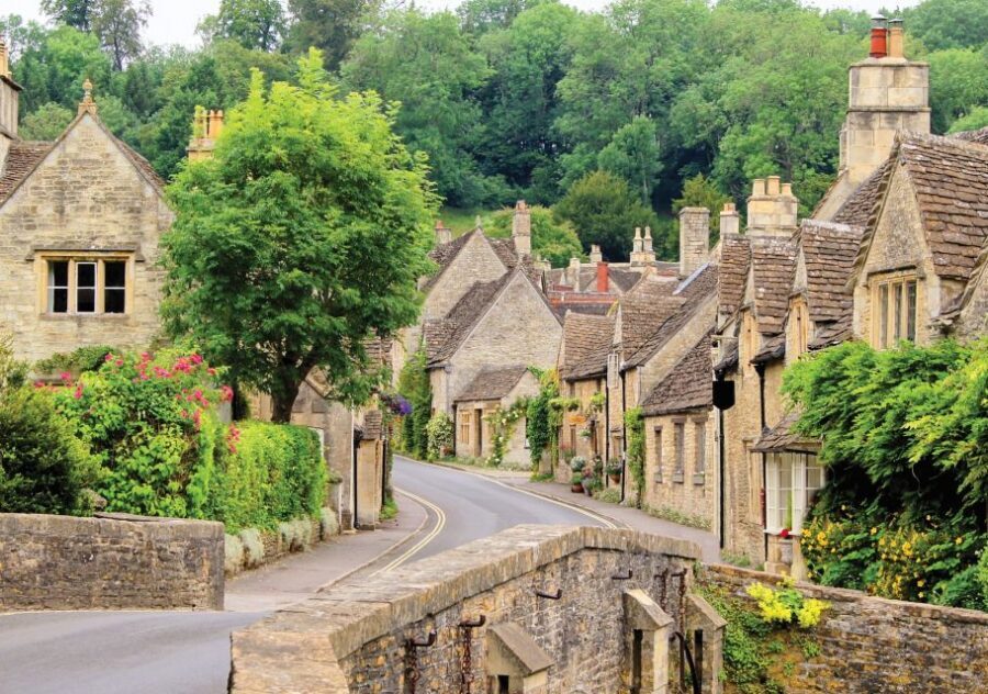 From Bath: Stonehenge & the Cotswolds Day Tour with Entry