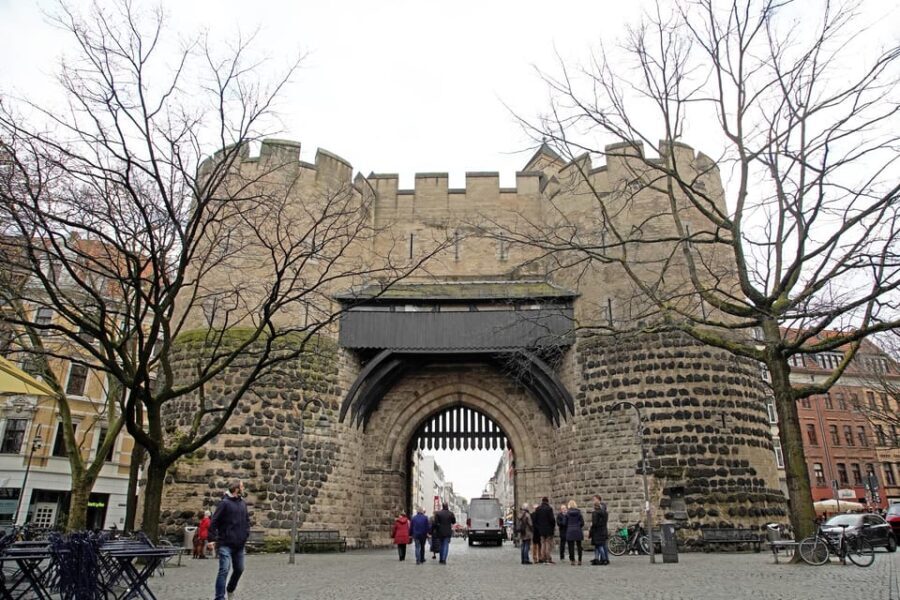 From Eigelstein to Nippes: city tour and wine hike