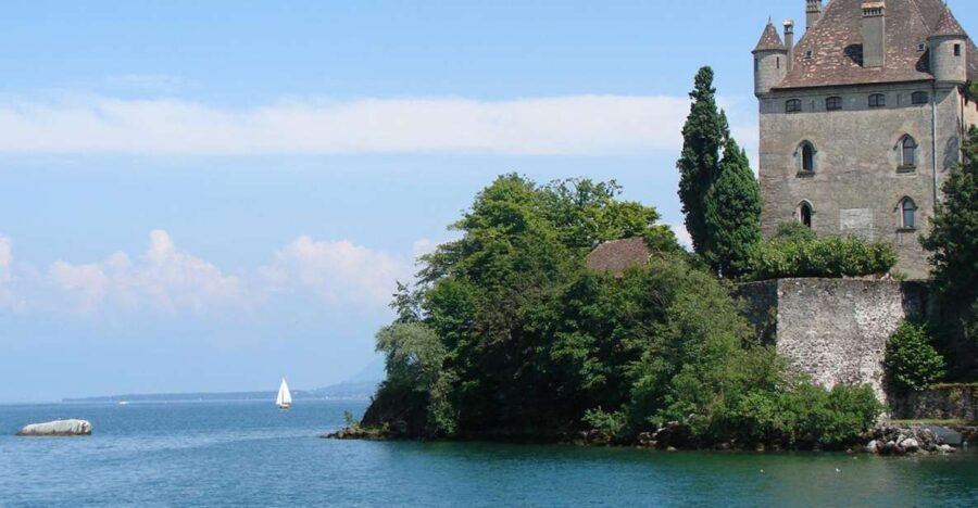 From Geneva: Yvoire medieval village & Lake Geneva Cruise