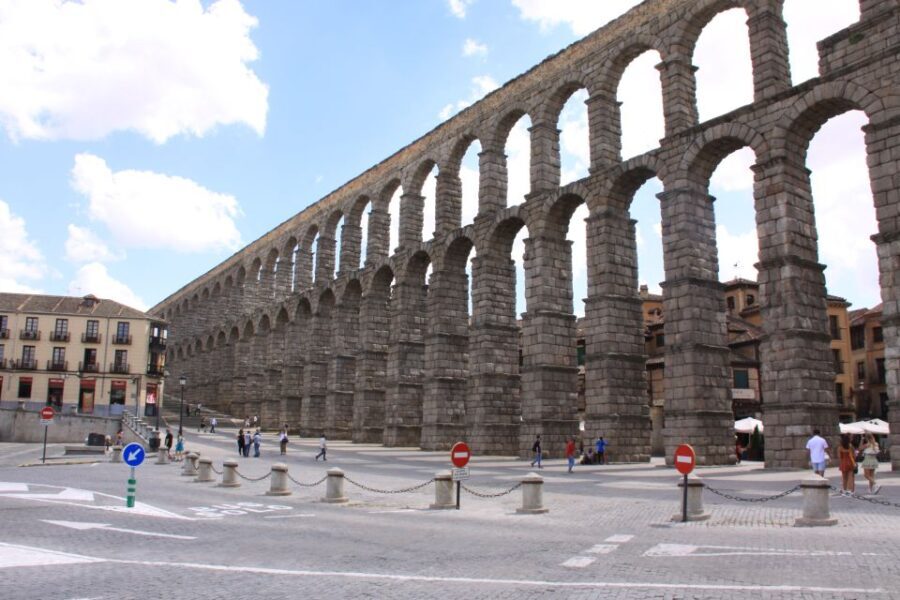 From Madrid: Avila and Segovia Full-Day Tour