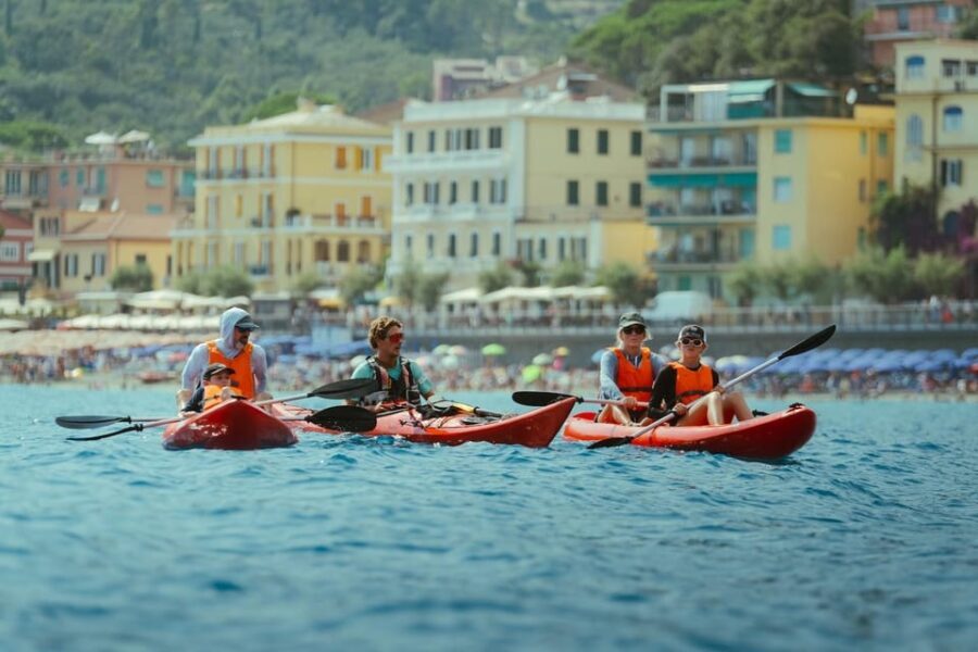 From Monterosso to Vernazza: Guided Cinque Terre Kayak Tour