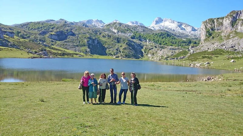From Oviedo: Covadonga Lakes Day Tour with Guided