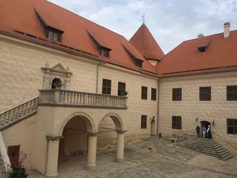 From Riga: Vilnius One-Way Tour with Sightseeing Stops