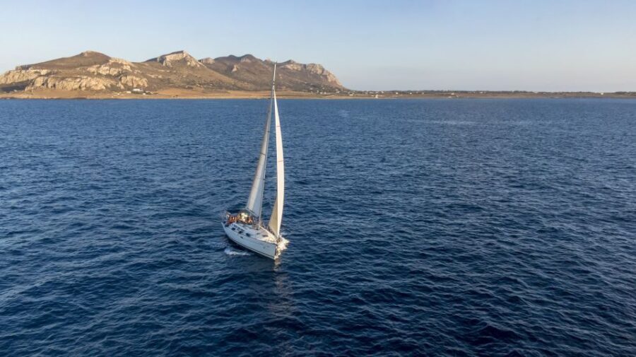 From Trapani: Full-Day Sailboat Trip to Favignana & Levanzo