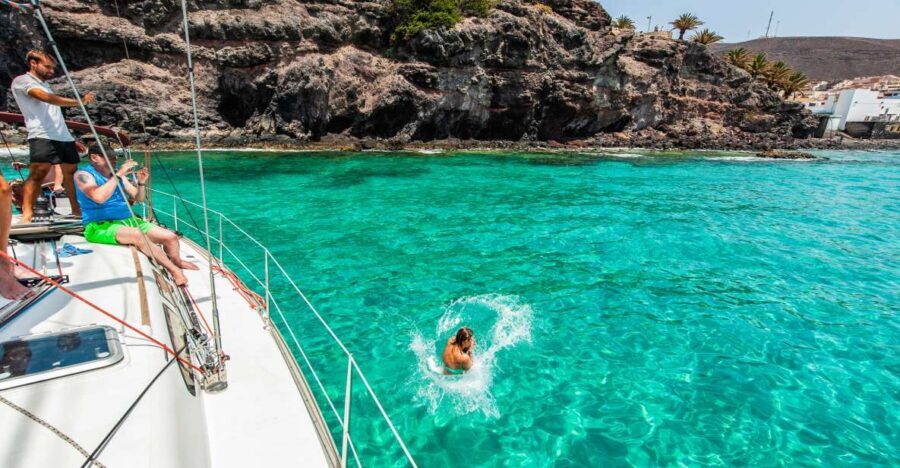 Fuerteventura: Sailing with Snorkeling and Dolphin Watching
