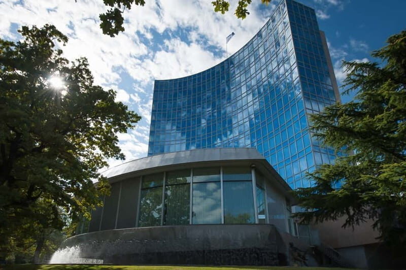 Geneva: Guided City Tour and Boat Cruise