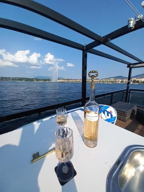GENEVA: PRIVATE 360° LAKE CRUISE WITH APERITIF