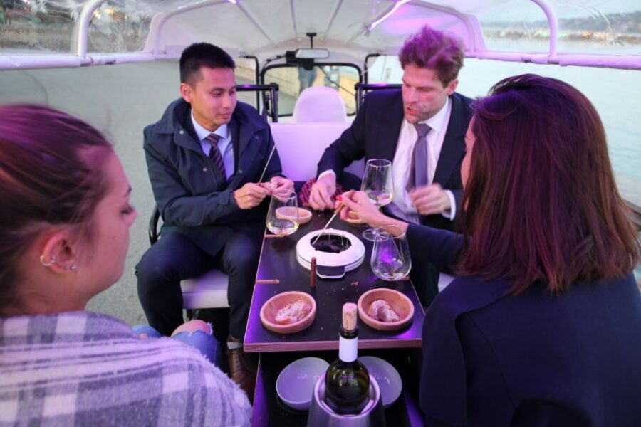Geneva: tour with fondue and wine in TukTuk