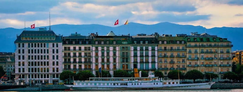 Geneva Walking Tour Old Town Lake and Fountain