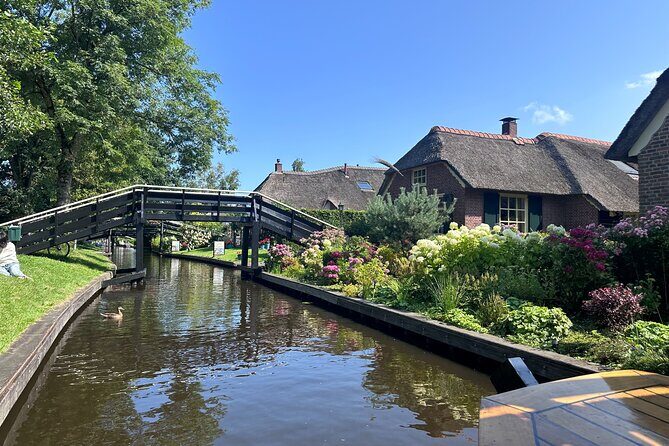 Giethoorn Roundtrip Transport with Optional Guided Canal Cruise - Authenticity and Practicalities