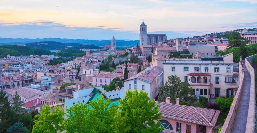 Girona: Guided 2-Hour Walking Tour with Food Tasting