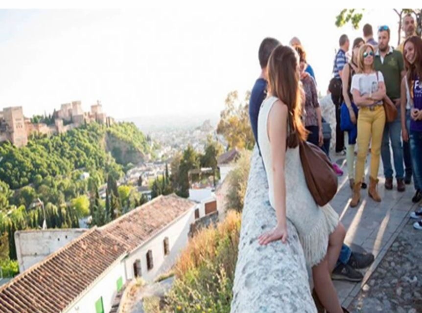 Granada: Albaicín and Sacromonte 2.5-Hour Walking Tour
