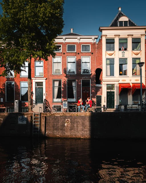 Groningen: Informative city canal cruise + drinks & cookies