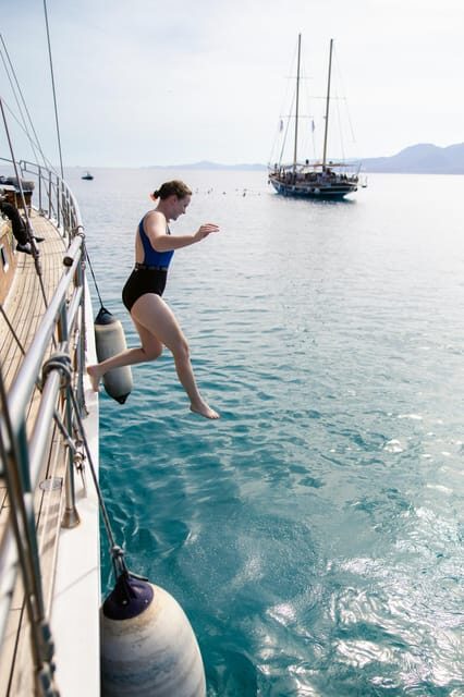 Half-Day Athens Cruise: Swim Stop,Lunch, and Drinks Included