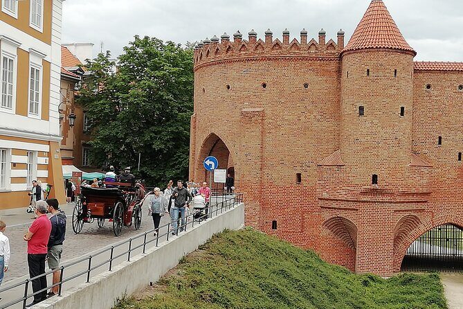 Half-Day Warsaw Layover Tour by Minivan with Airport Pickup