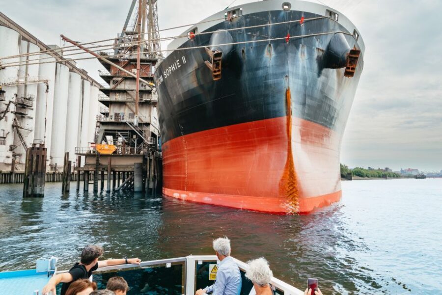 Hamburg: 2-Hour XXL Port of Hamburg Cruise Tour