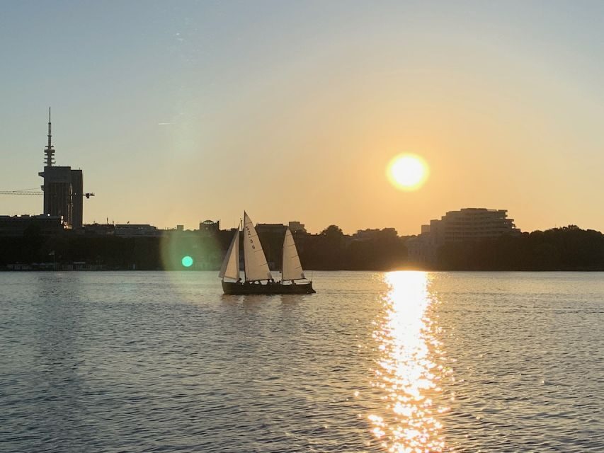 Hamburg: Alster River Sailboat Tour with Sundowner