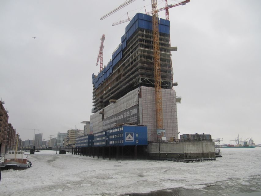 Hamburg: City Tour by Bike with Elbphilharmonie