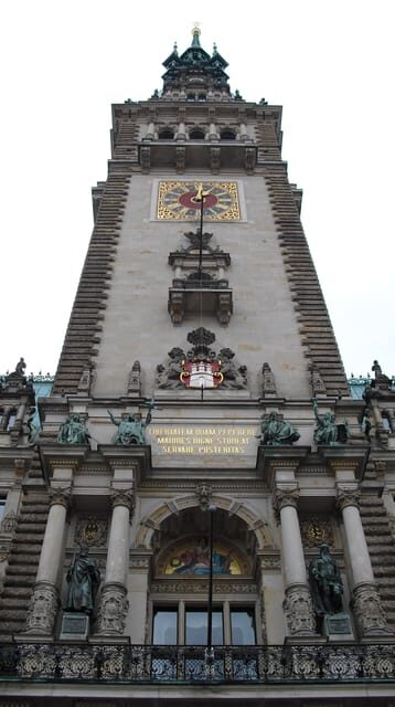 Hamburg: Private Tour Down Town around City Hall