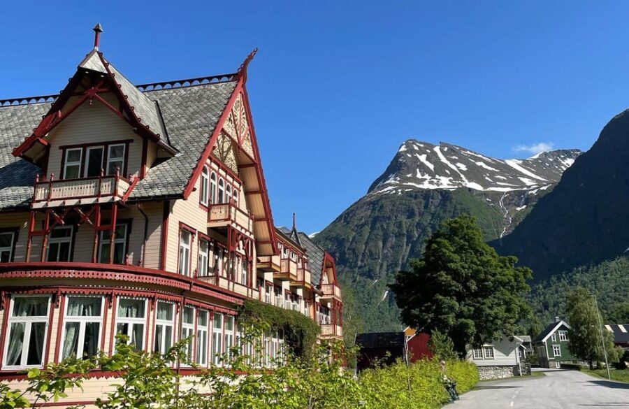 Hjørundfjord Fjord Cruise roundtrip from Ålesund