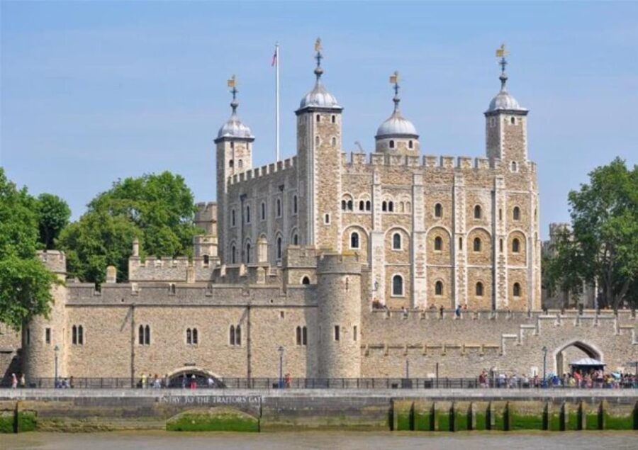 Hop on Hop off London Bus Tour & Tower of London - Analyzing the Value and Practical Aspects