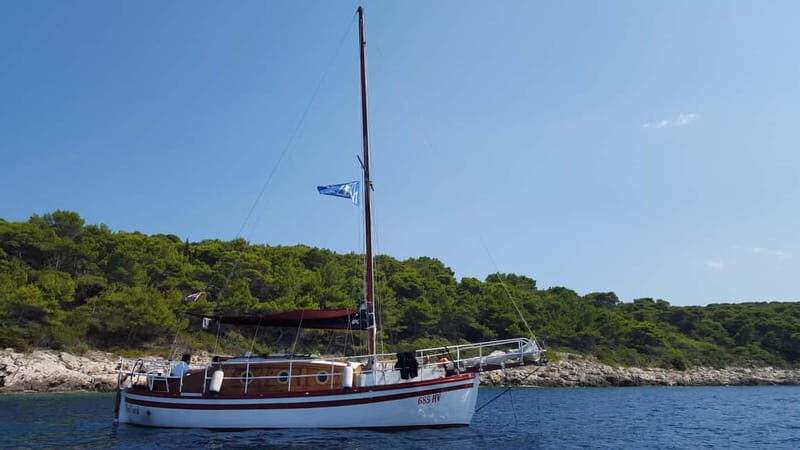 Hvar: Pakleni Islands Sailing Tour with Brunch
