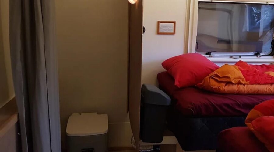 Inari: Overnight Aurora Hunt in Mobile Cabin on Lake Inari