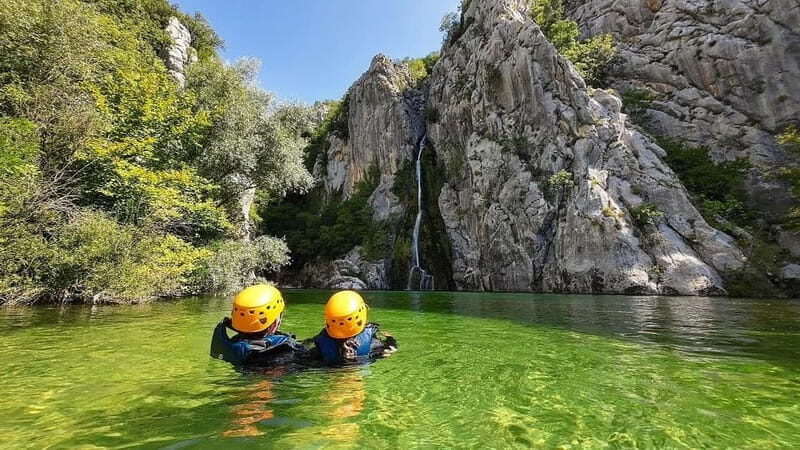 Iz Omisa/Zadvarija: Extremni Canyoning na rijeci Cetini