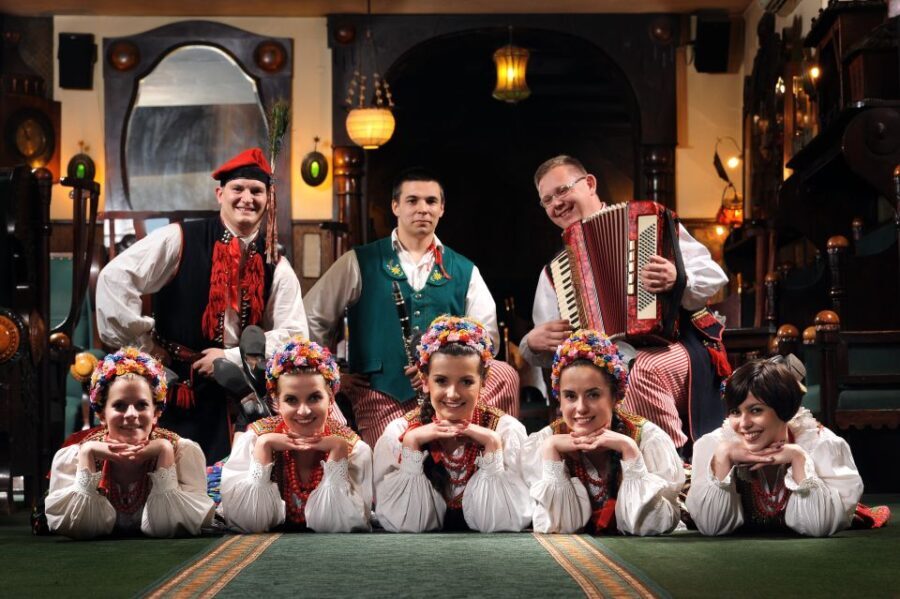 Krakow: Folk Show & 3-Course Dinner at Jama Michalika Café