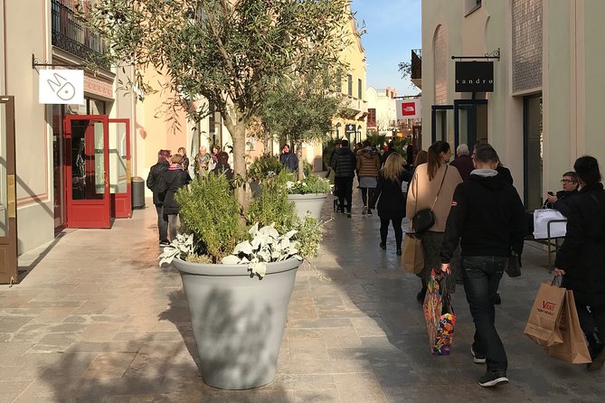 La Roca Village: private Round-Trip Transfer - Why Choose This Private Transfer?