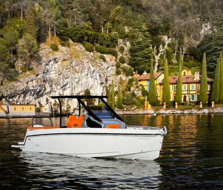 Lake Como: 1 hour private Boat tour with driver