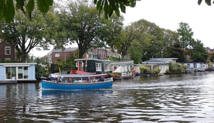 Leiden: Cruise through the Historic City Center with Guide